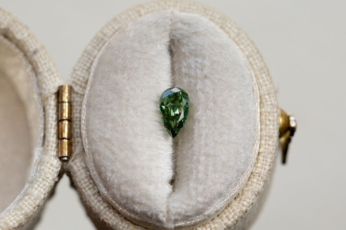 0.48ct Pear Fancy Vivid Green Lab Diamond, VS1 – Oore Jewelry