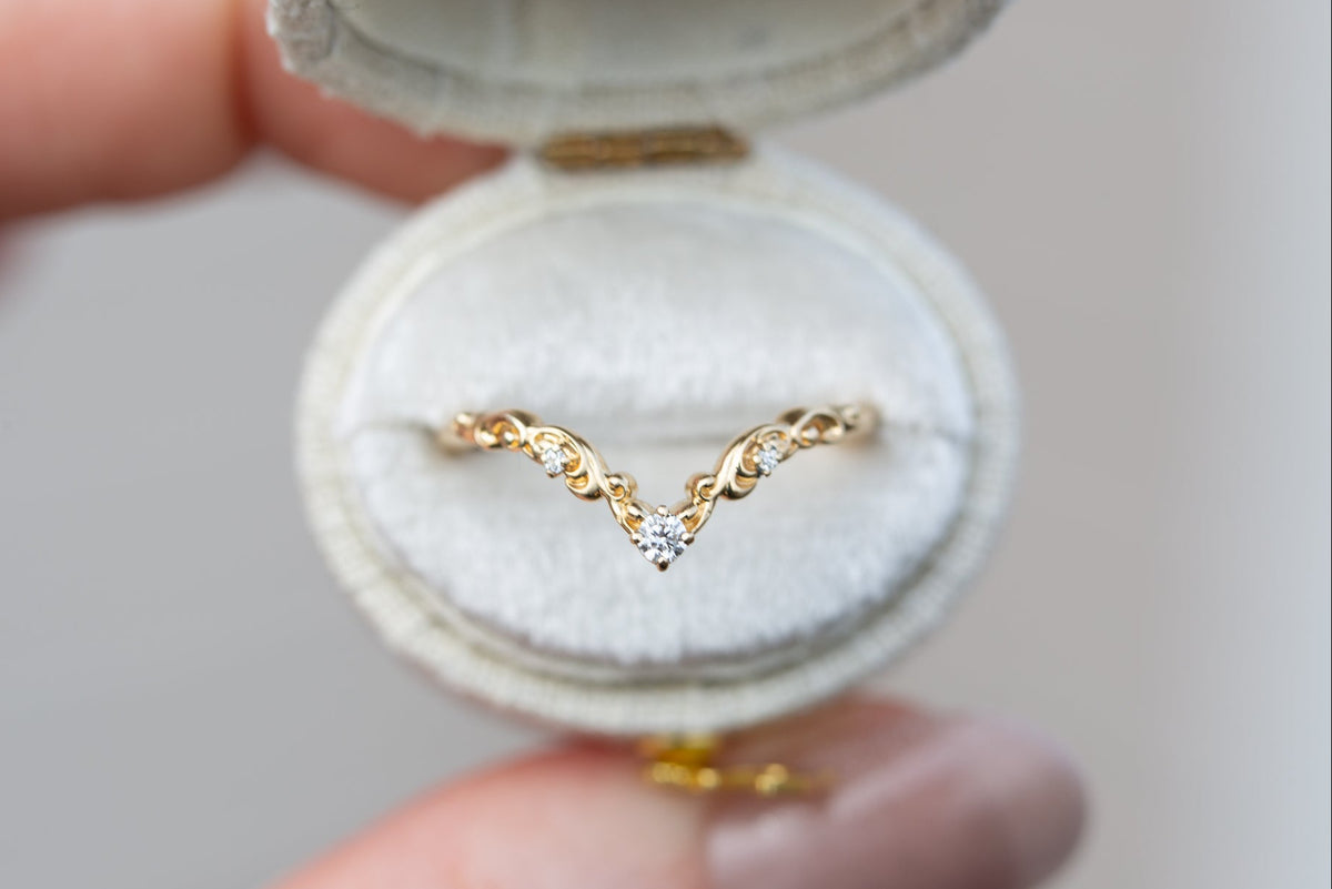 Curved Filigree Wedding Band – Oore Jewelry